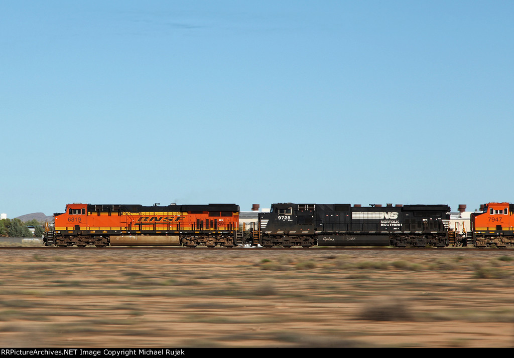 BNSF 6819